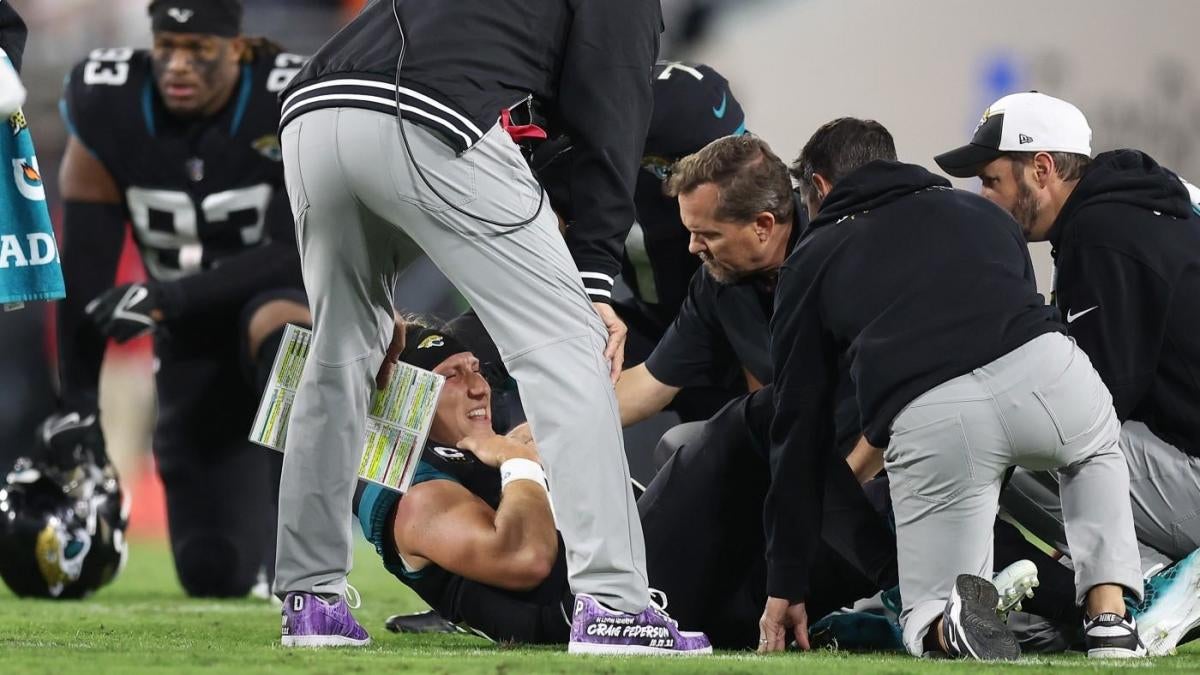 Jaguars’ Trevor Lawrence suffers ankle injury vs. Bengals, set to ...