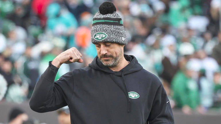 Aaron Rodgers injury update: Jets QB practicing with team, Robert Saleh says veteran 'looks ...