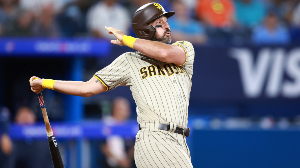 Braves acquire Matt Carpenter in three-player trade with Padres - CBS ...