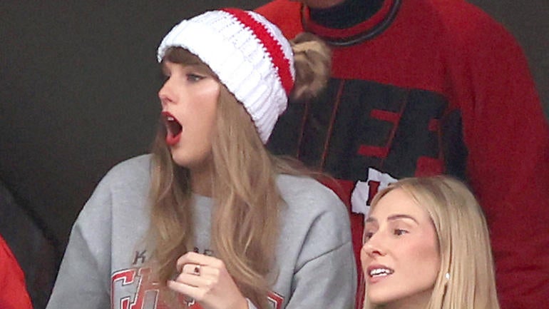 Taylor Swift has NSFW reaction after watching Patriots shove Chiefs' Travis Kelce in end zone ...