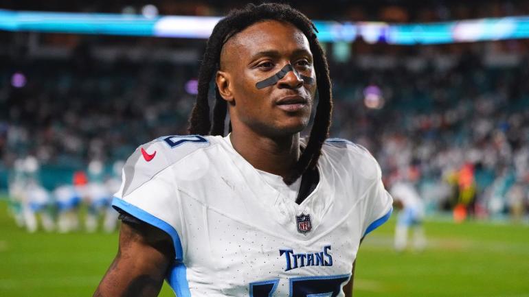LOOK: Titans' DeAndre Hopkins gets haircut while fielding questions ...