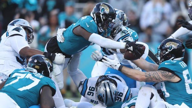 Jaguars Shutout Panthers, Keep Division Title Hopes Alive