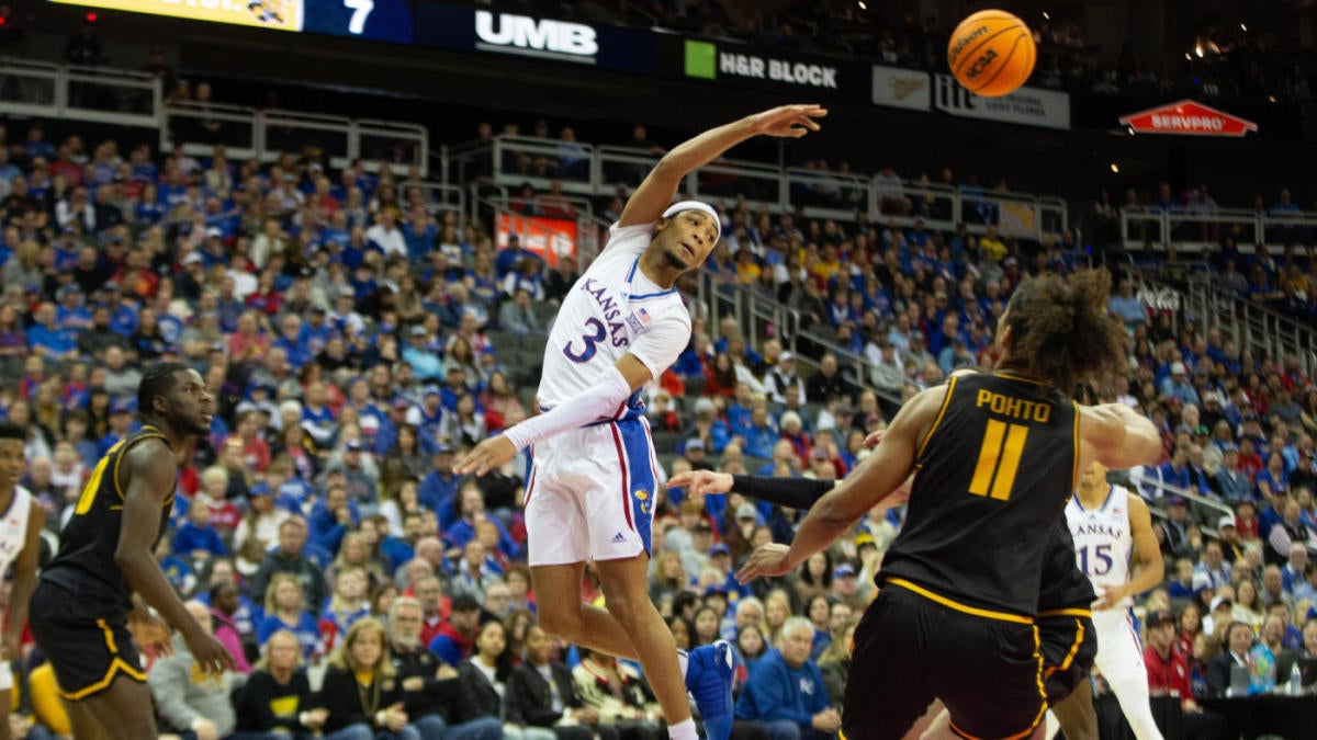 College basketball rankings, winners, losers: Kansas keeps magic alive ...