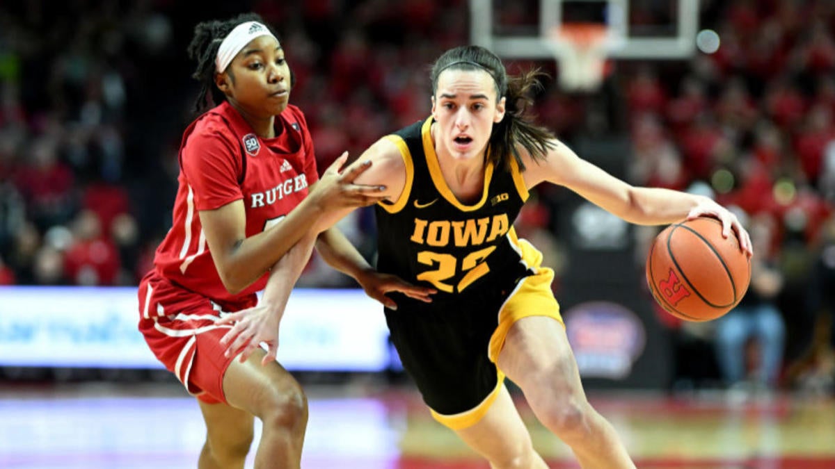 Women's college basketball AP Top 25: Iowa climbs to No. 3 after Caitlin Clark has game-winner ...