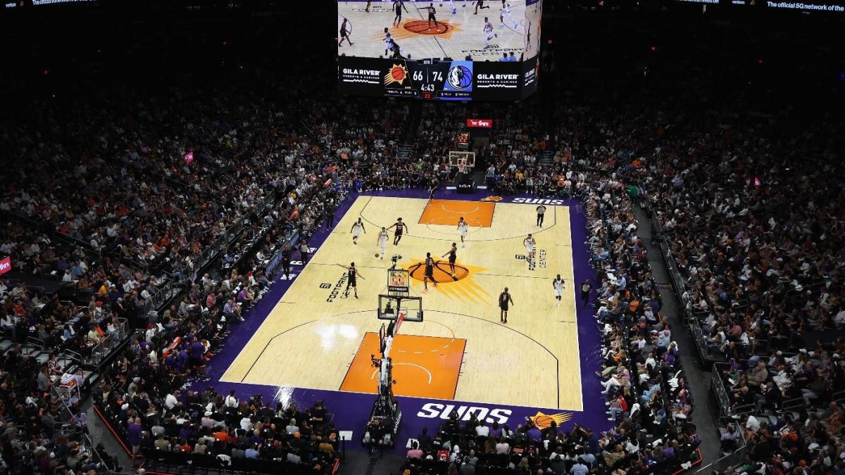 WATCH: Puppy race contestant relieves himself on Suns' court - CBS Sports
