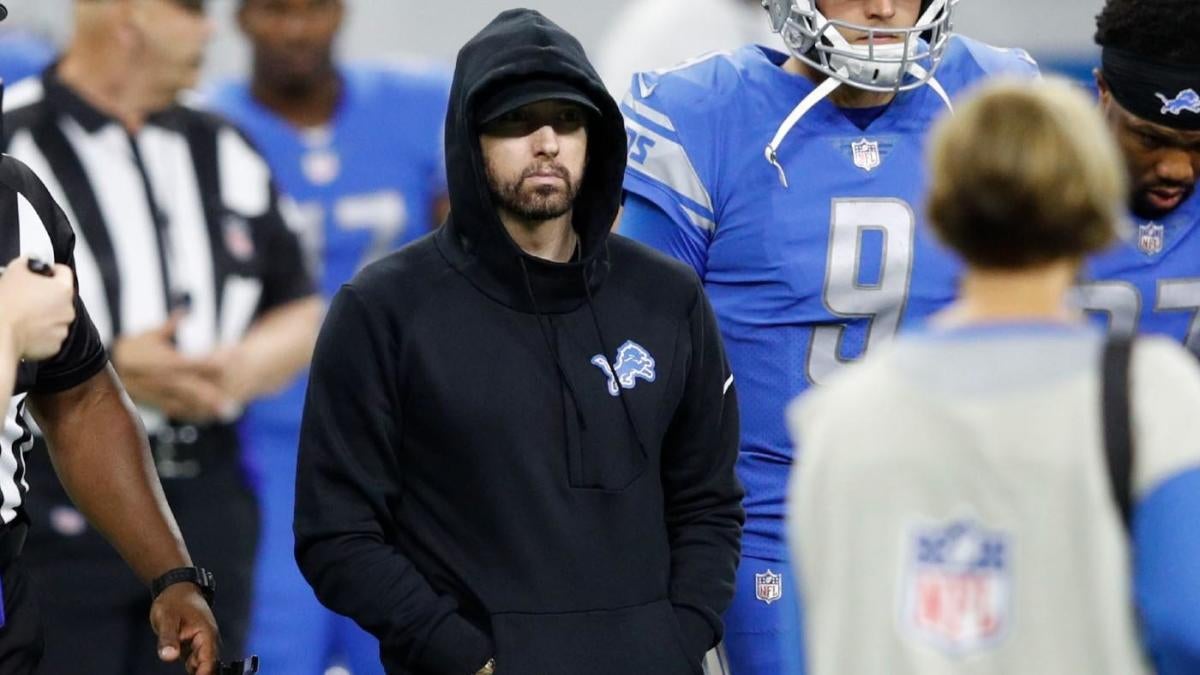 LOOK: Eminem gives 49ers fans the double bird before Lions blow 17 ...