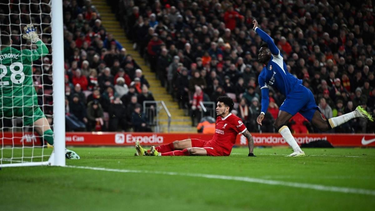 Chelsea handed major reality check as Liverpool cruise to victory ...