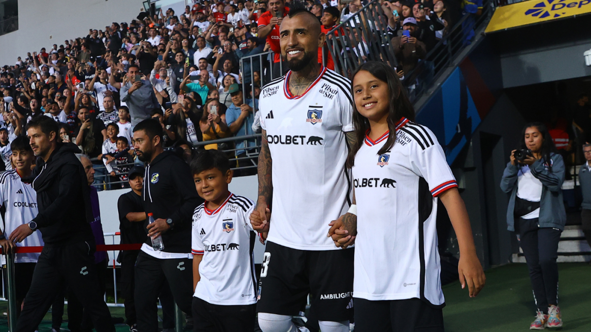WATCH: Arturo Vidal returns to boyhood club in amazing style, arriving ...