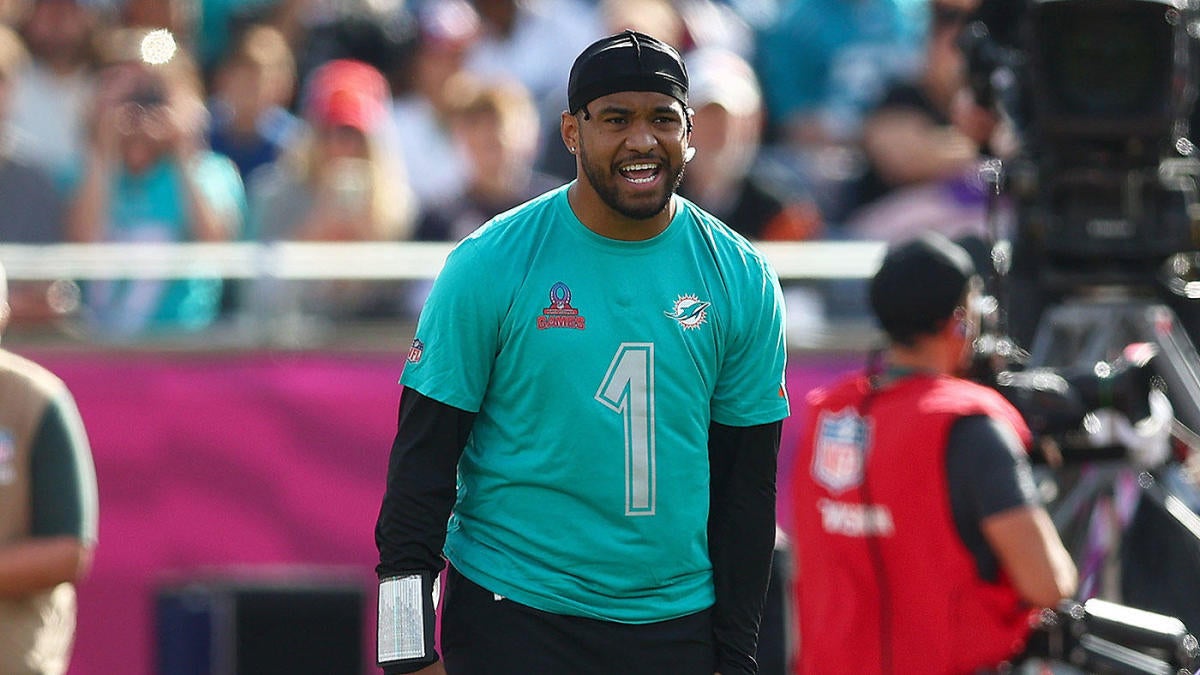 Dolphins' Tua Tagovailoa reports to OTAs, engaged in long-term contract talks, per report ...