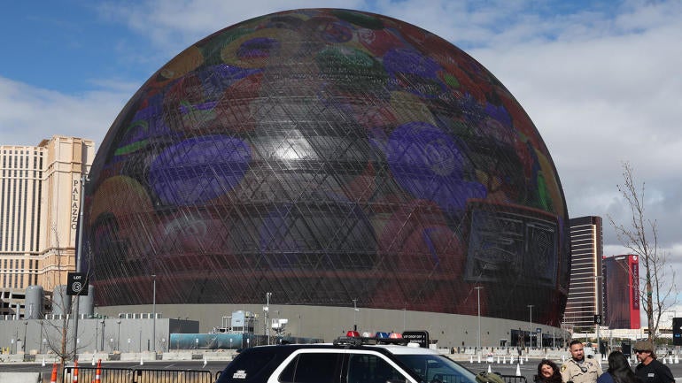 2024 Super Bowl: Man pulls off crazy stunt by illegally climbing to the ...