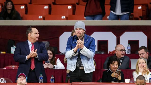 Porter Moser dedicates Oklahoma's win over No. 21 BYU to Toby Keith