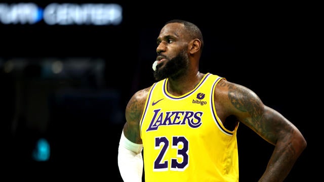 Lakers Stand Pat At Trade Deadline