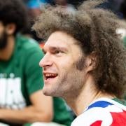Robin Lopez, Milwaukee Bucks, C - News, Stats, Bio - CBSSports.com