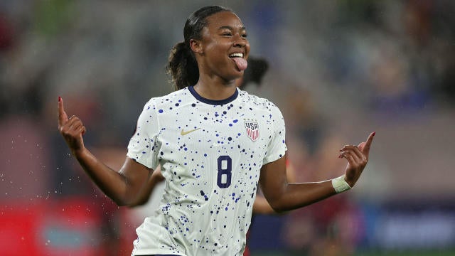 USWNT's Jaedyn Shaw takes advantage of waterlogged pitch to score first ...