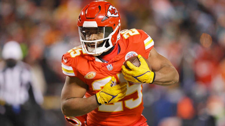 Chiefs bring back former first-round pick Clyde Edwards-Helaire on one ...