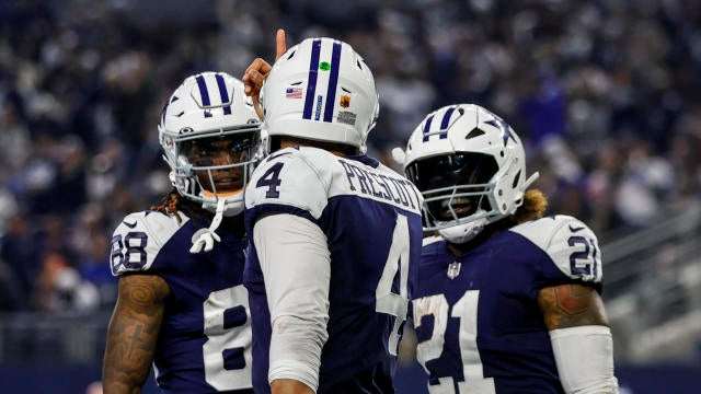 How Ezekiel Elliott's New Deal Impacts CeeDee Lamb