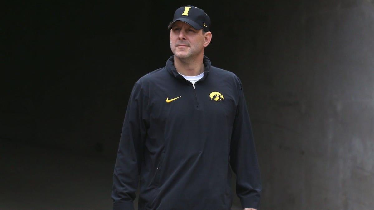 Can the Iowa offense evolve? Tim Lester tasked with casting jokes aside ...