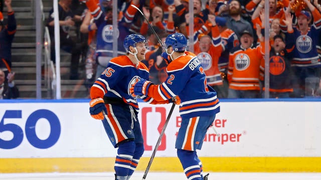 Oilers Draw Even With Canucks