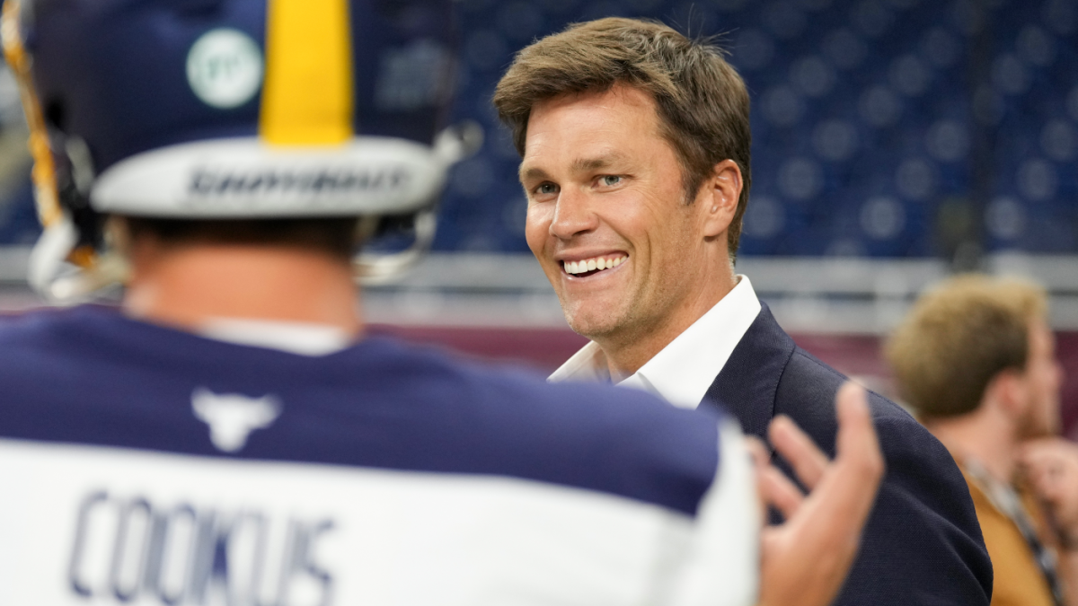 Tom Brady makes surprise appearance at Ford Field for UFL game between ...