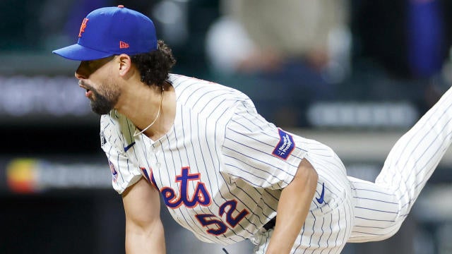 Mets DFA Jorge Lopez After Throwing Glove Into Crowd