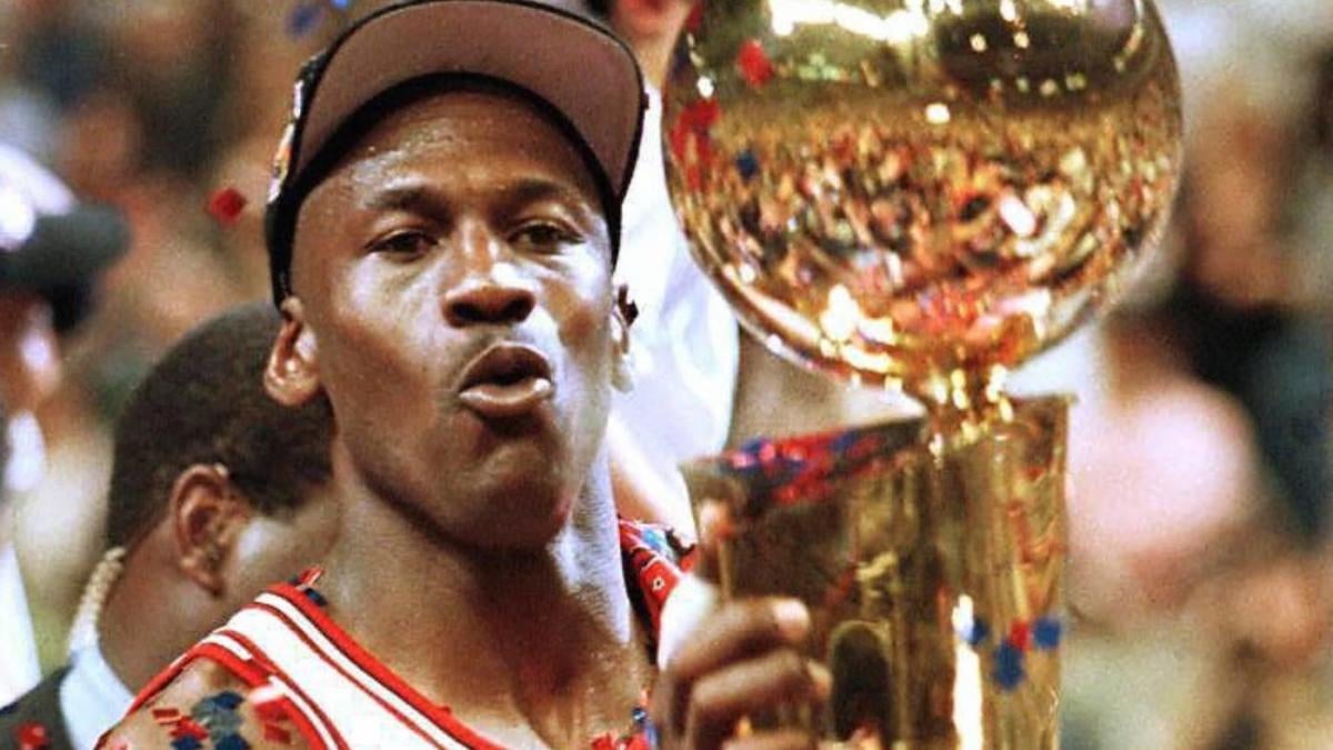 Michael Jordan Logoman card sells for $2.928 million at auction - CBS ...