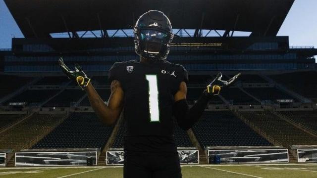 5-Star WR Dakorien Moore commits to Oregon | College Football Recruiting Show