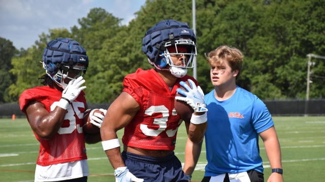 Ole Miss running backs working with Kevin Smith