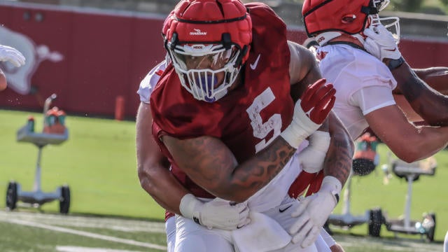 Arkansas' defensive line takes fall reps