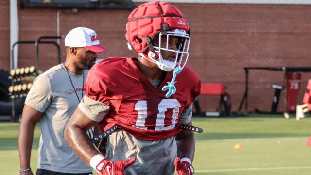 Razorback linebackers practice footage