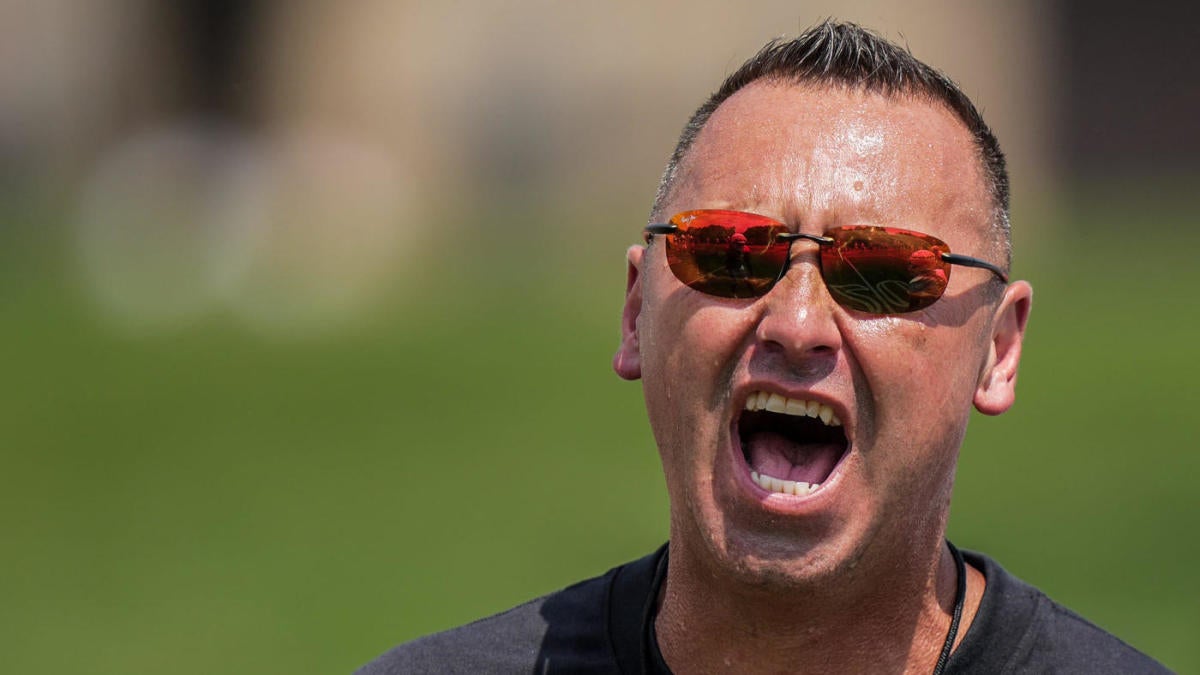 Down to three scholarship RBs before 2024 season opens, Texas ...