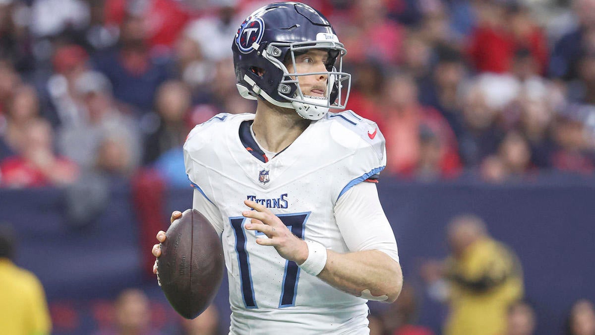 J.J. McCarthy out for season: Three potential options at QB for Vikings ...