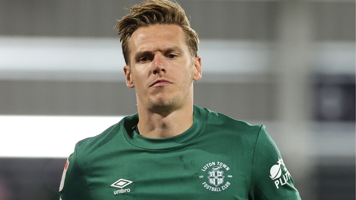 WATCH: EFL Championship chaos as Luton Town keeper Thomas Kaminski sent ...