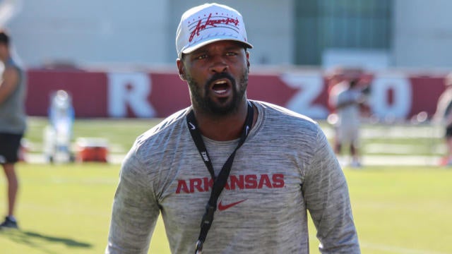 Arkansas DC Travis Williams breaks down sign stealing
