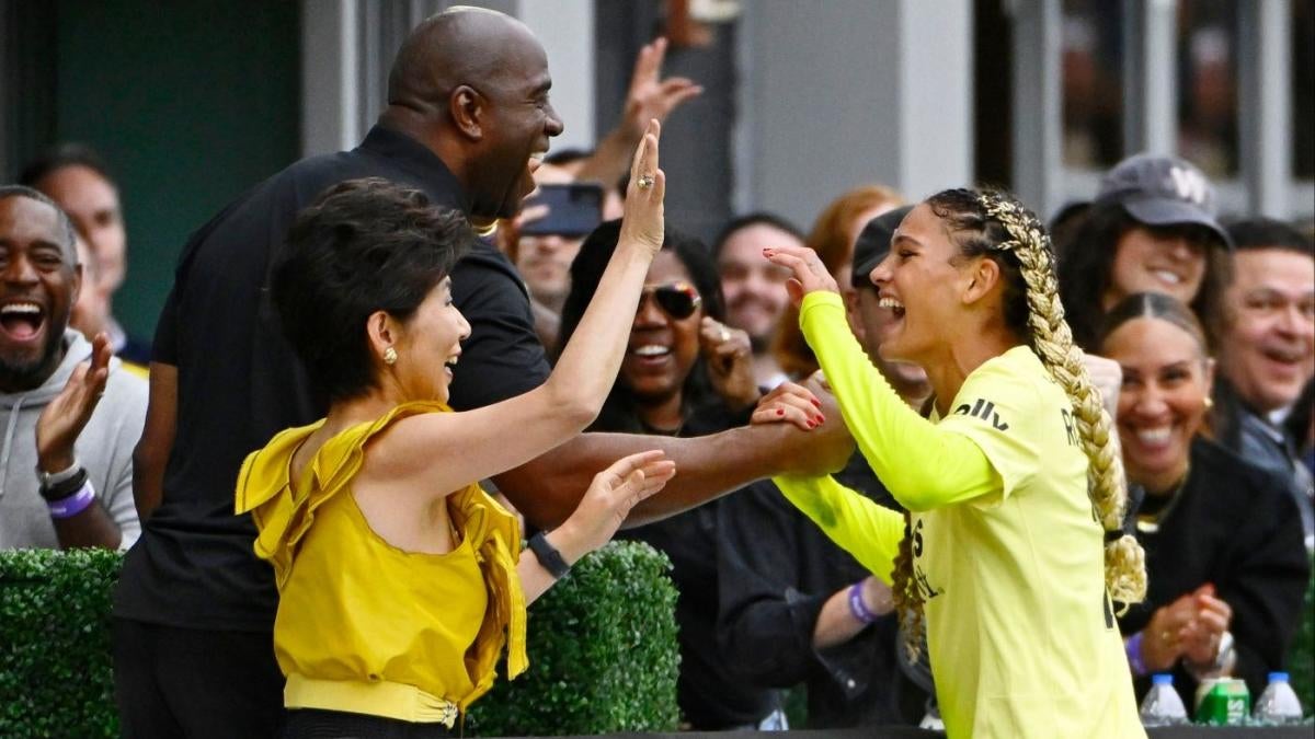 WATCH: Washington Spirit, USWNT star Trinity Rodman does 'slam dunk ...