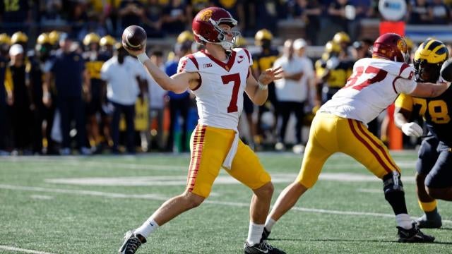 MUST SEE: Double turnover gives USC new life against Michigan