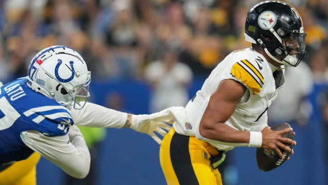 NFL on CBS: Justin Fields get Steelers in the end zone on 5-yard TD run
