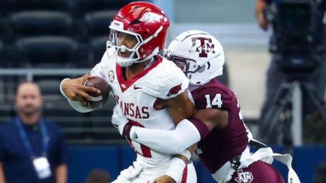Razorbacks continue to struggle in pass protection