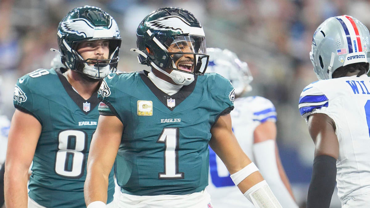 Jalen Hurts sets three NFL records in Eagles' blowout win over Cowboys ...