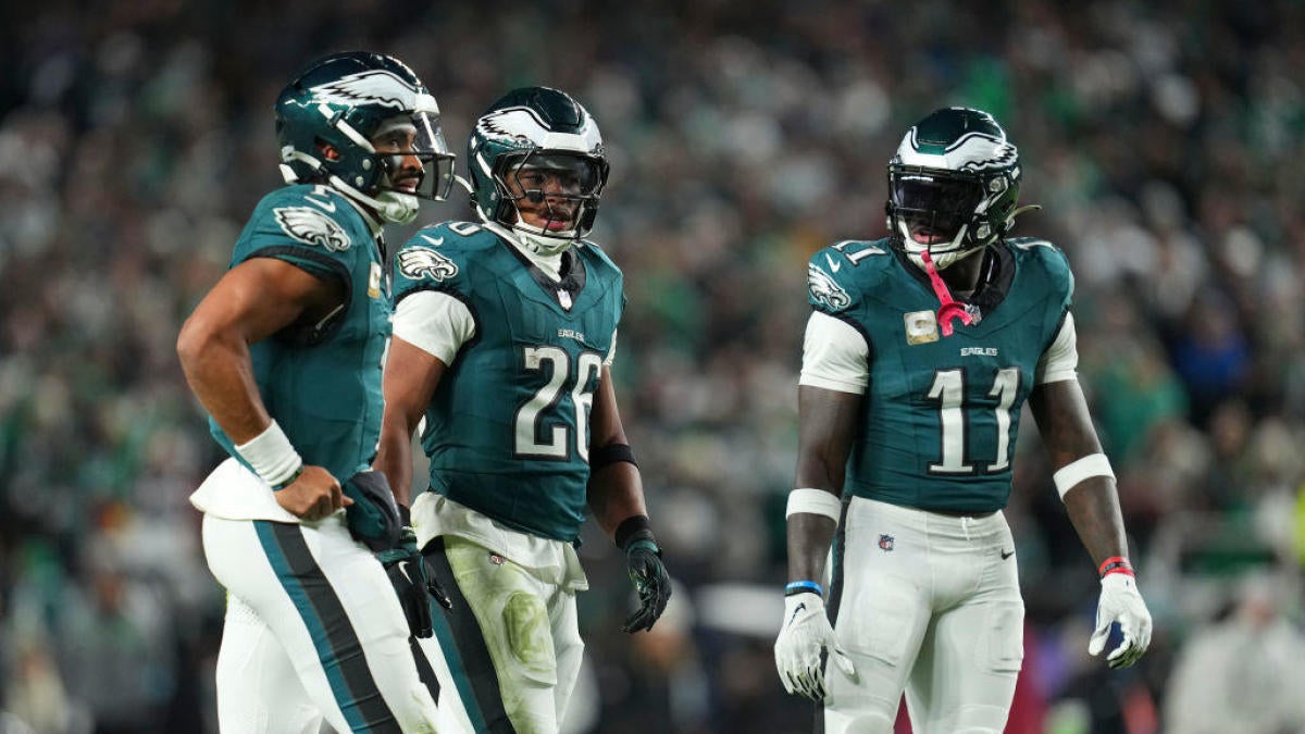 Eagles receivers A.J. Brown and DeVonta Smith voice frustration over Philly's passing game - CBS ...