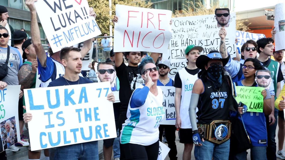 SMU students chant 'Fire Nico' at Mavericks GM Nico Harrison during ...