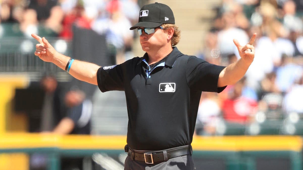 MLB umpire Mike Muchlinski makes fun of himself after Padres' failed ...