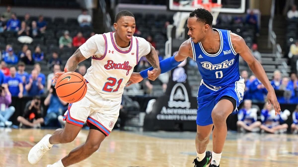 Drake vs. Bradley odds, how to watch, free picks: Model reveals ...