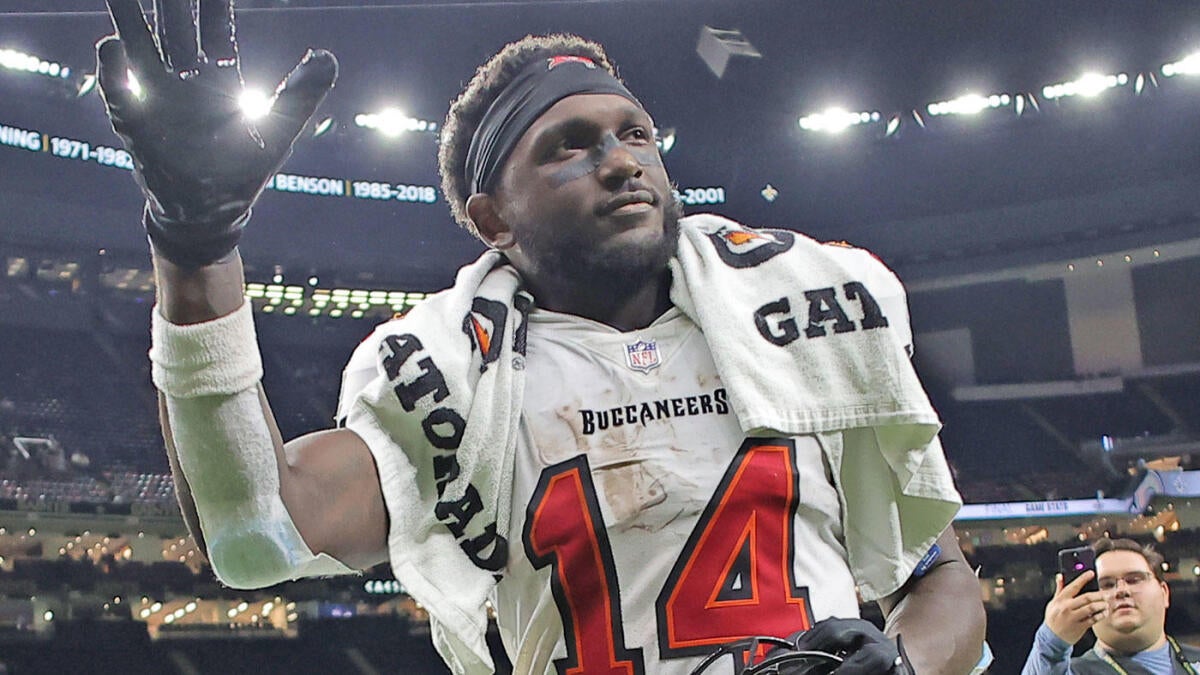 Buccaneers WR Chris Godwin has 'strong chance' to return in Week 4, Emeka Egbuka to play through ...