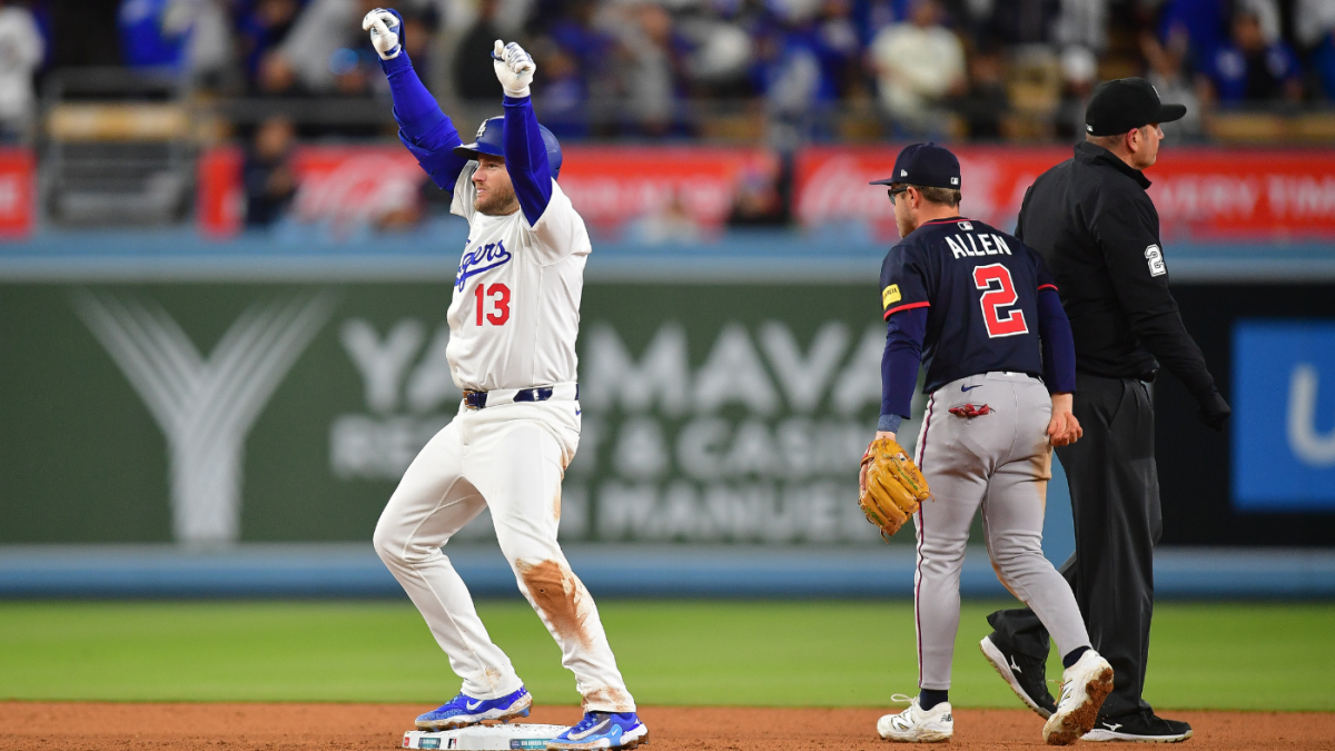 Max Muncy ditches his torpedo bat, scorches two-run double as part of ...
