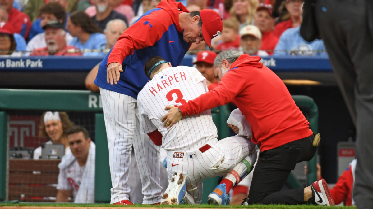Bryce Harper injury: Phillies star exits after being hit on elbow by fastball from Braves ...