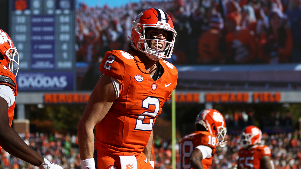 College football picks: Predictions against the spread, odds, betting lines for top 25 games in ...