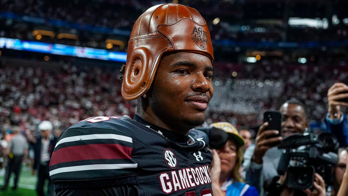 LOOK: LaNorris Sellers gives Frank Beamer game ball after Shane Beamer ...