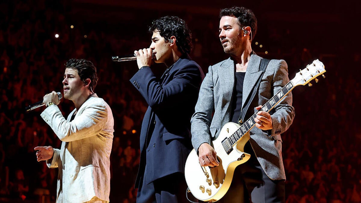 Mercury's playoff run forces Jonas Brothers to reschedule Phoenix ...