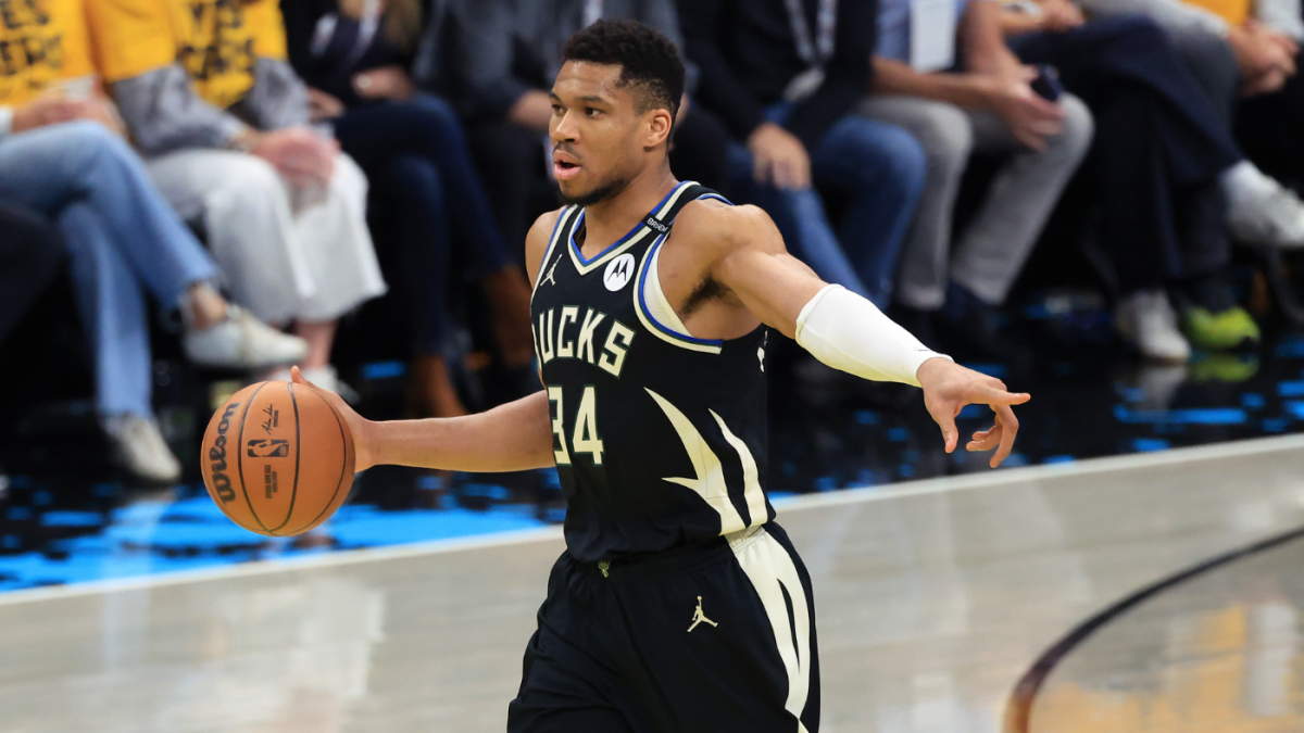 Giannis Antetokounmpo doesn't ease concerns about Bucks future with media day comments - CBS Sports
