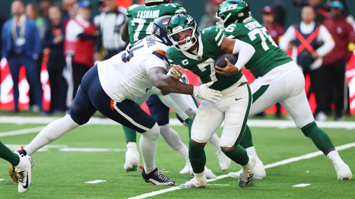 Aaron Glenn not considering QB switch despite 'nonexistent' passing ...